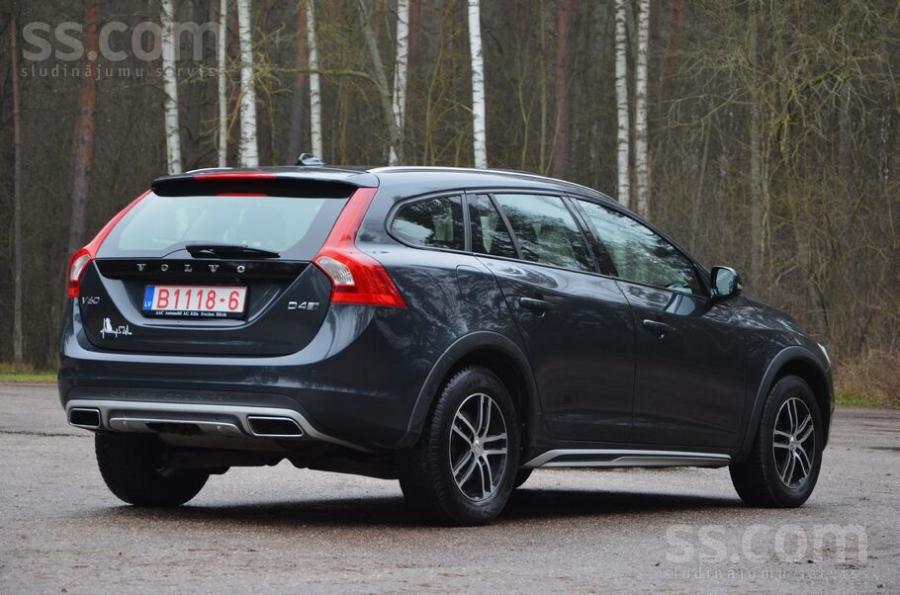 Grey Volvo V60 2017 in Riga, with an engine capacity of 2.40 L and mileage of 196 thousand km for 13990 €, photo 9 on AUTOMOTO.COM.LV