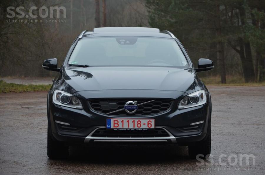 Pelēks Volvo V60 2017 Rīga, ar dzinēja tilpumu 2.40 L un nobraukumu 196 tūkst. km par 13990 €, foto 2 vietnē AUTOMOTO.COM.LV