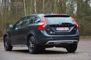Pelēks Volvo V60 2017 Rīga, ar dzinēja tilpumu 2.40 L un nobraukumu 196 tūkst. km par 13990 €, foto 7 vietnē AUTOMOTO.COM.LV