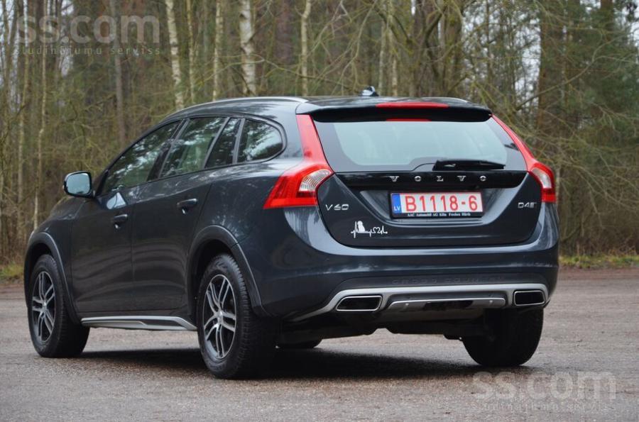 Pelēks Volvo V60 2017 Rīga, ar dzinēja tilpumu 2.40 L un nobraukumu 196 tūkst. km par 13990 €, foto 7 vietnē AUTOMOTO.COM.LV