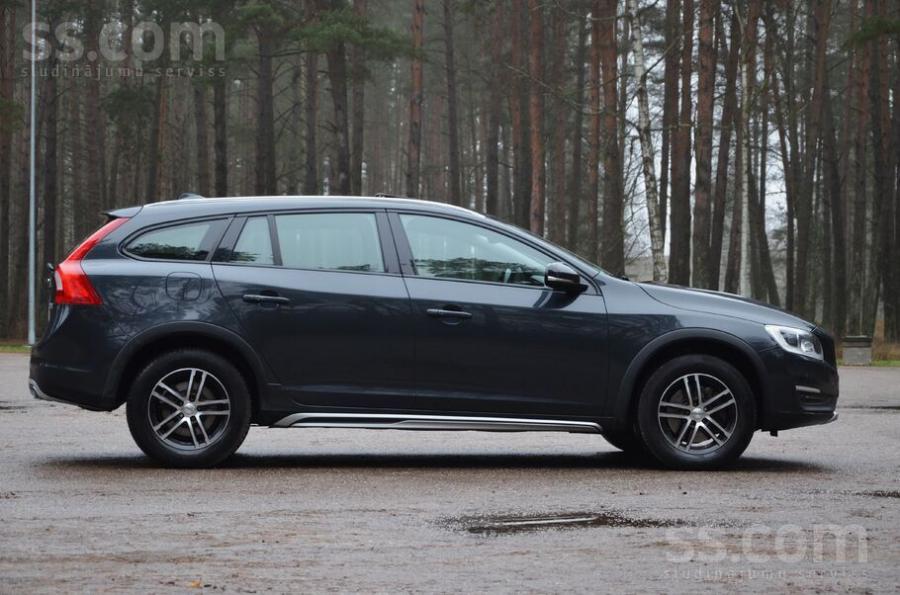Pelēks Volvo V60 2017 Rīga, ar dzinēja tilpumu 2.40 L un nobraukumu 196 tūkst. km par 13990 €, foto 10 vietnē AUTOMOTO.COM.LV
