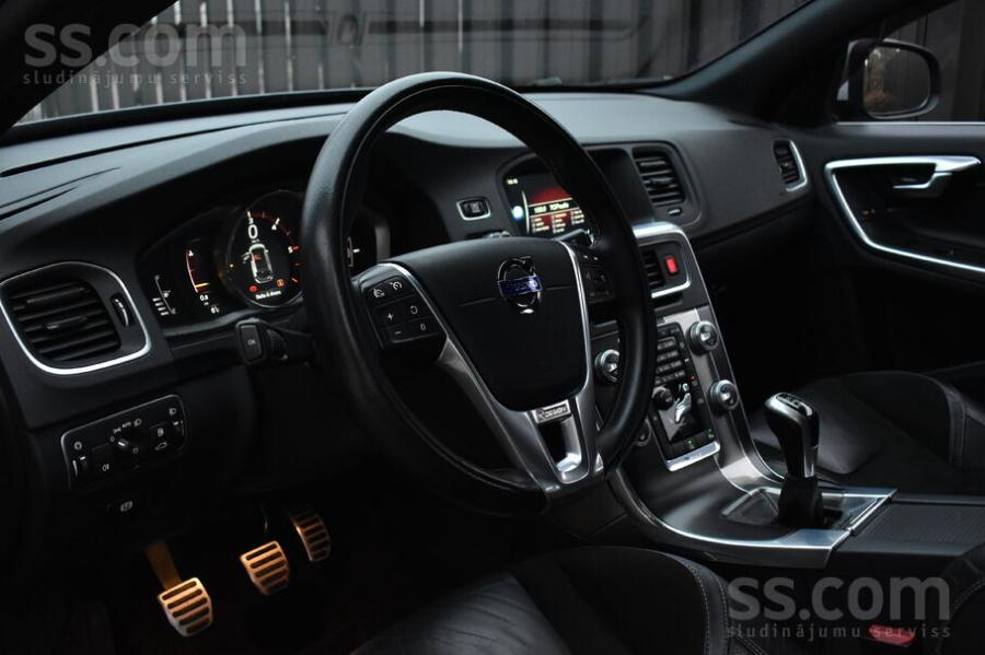 Серый Вольво B60 2018 в Валмиера, объемом двигателя 2.00 л и пробегом 250 тыс. км за 8500 €, фото 17 на AUTOMOTO.COM.LV