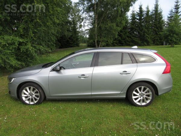 Pelēks Volvo V60 2015 Ogre, ar dzinēja tilpumu 2.00 L un nobraukumu 159 tūkst. km par 5300 €, foto 4 vietnē AUTOMOTO.COM.LV