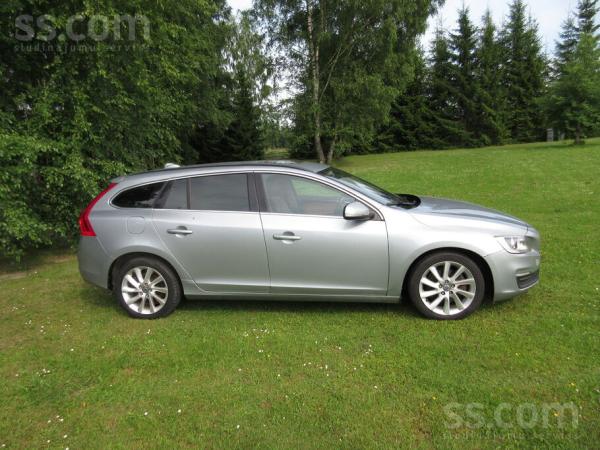 Pelēks Volvo V60 2015 Ogre, ar dzinēja tilpumu 2.00 L un nobraukumu 159 tūkst. km par 5300 €, foto 5 vietnē AUTOMOTO.COM.LV