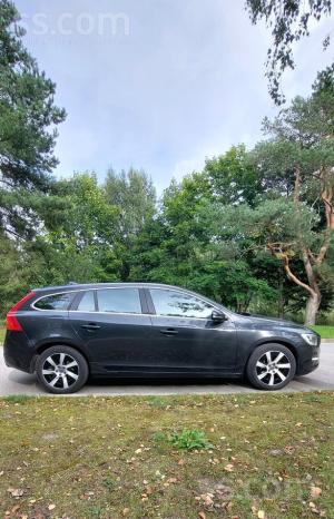 Grey Volvo V60 2015 in Liepaja, with an engine capacity of 2.40 L and mileage of 236 thousand km for 6700 €, photo 5 on AUTOMOTO.COM.LV