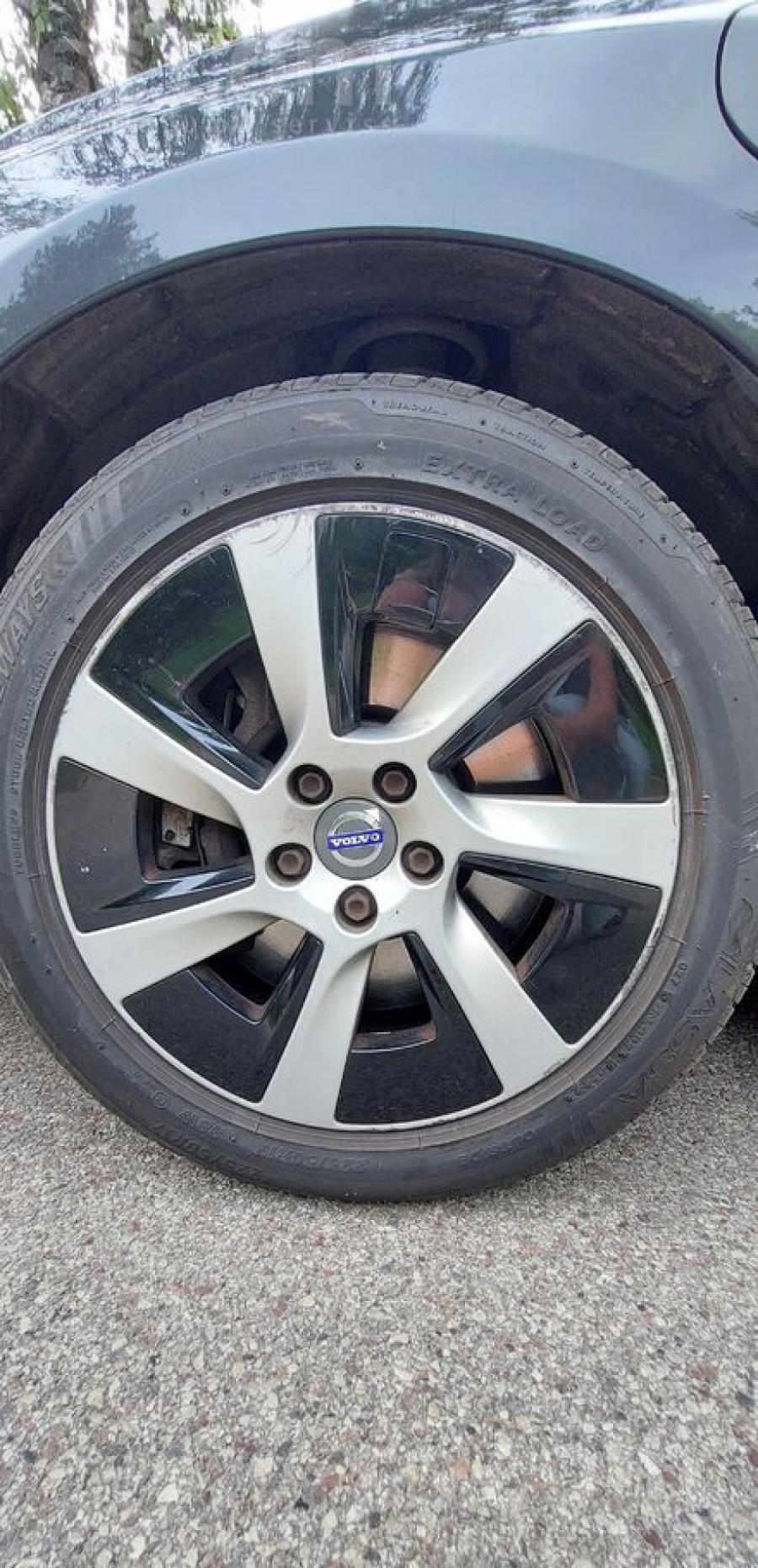 Grey Volvo V60 2015 in Liepaja, with an engine capacity of 2.40 L and mileage of 236 thousand km for 6700 €, photo 6 on AUTOMOTO.COM.LV