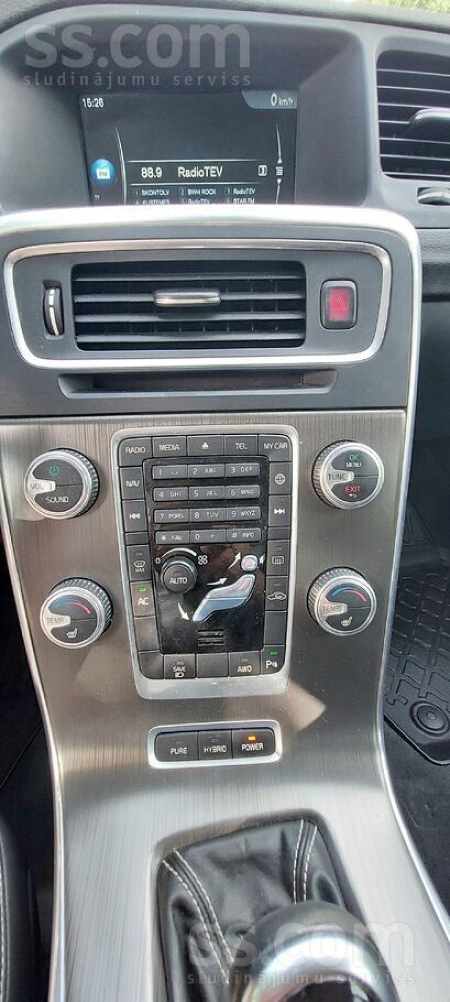 Grey Volvo V60 2015 in Liepaja, with an engine capacity of 2.40 L and mileage of 236 thousand km for 6700 €, photo 7 on AUTOMOTO.COM.LV
