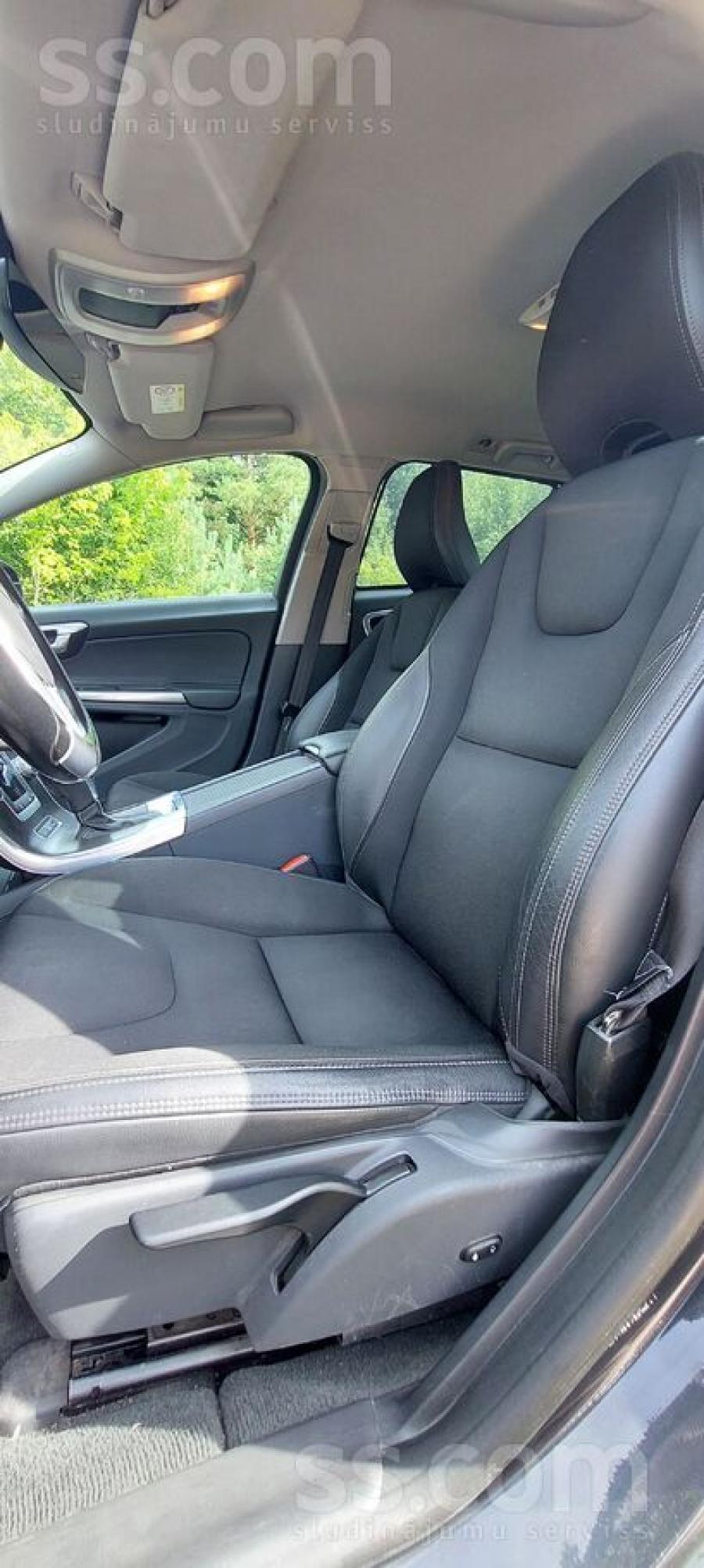 Grey Volvo V60 2015 in Liepaja, with an engine capacity of 2.40 L and mileage of 236 thousand km for 6700 €, photo 9 on AUTOMOTO.COM.LV
