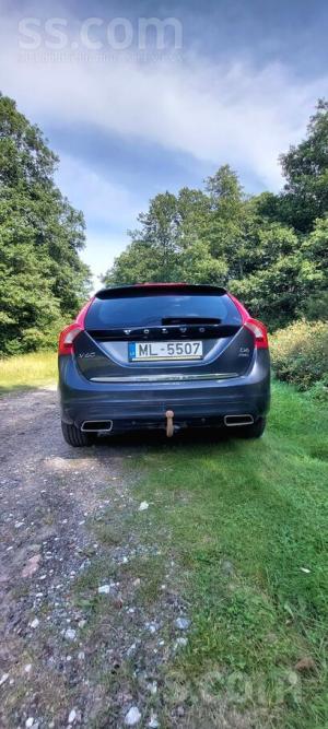Grey Volvo V60 2015 in Liepaja, with an engine capacity of 2.40 L and mileage of 236 thousand km for 6700 €, photo 10 on AUTOMOTO.COM.LV
