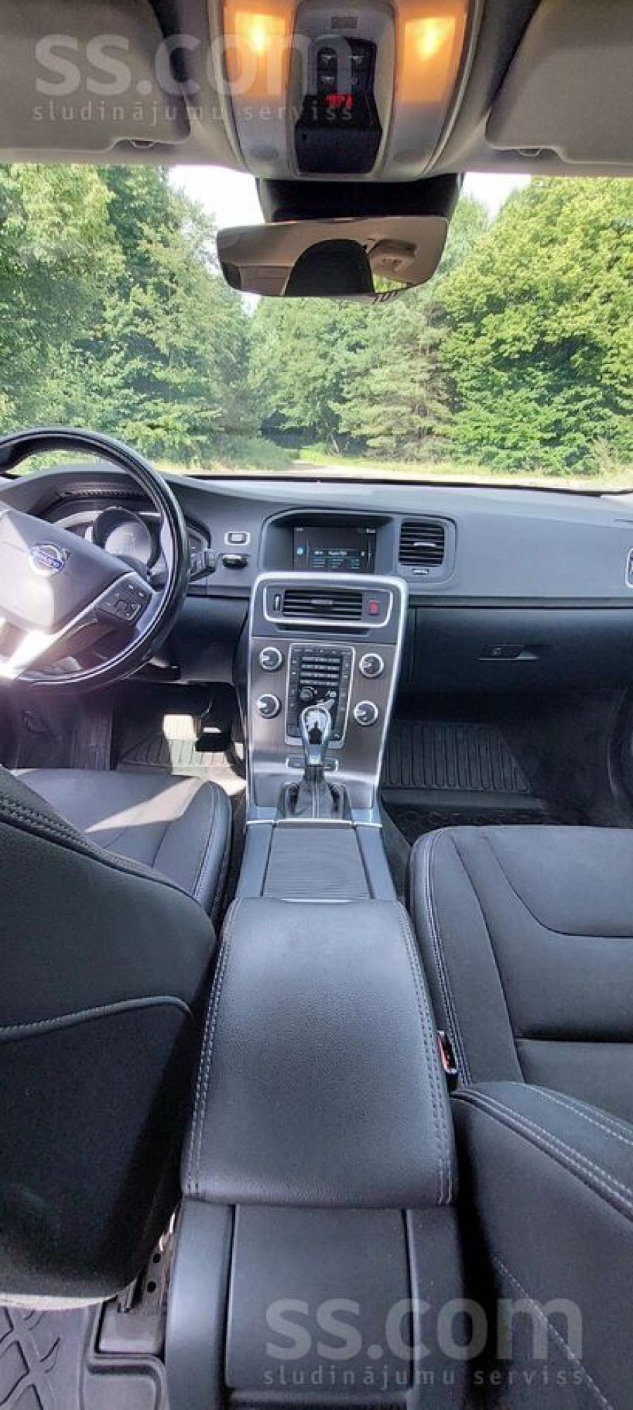 Grey Volvo V60 2015 in Liepaja, with an engine capacity of 2.40 L and mileage of 236 thousand km for 6700 €, photo 11 on AUTOMOTO.COM.LV