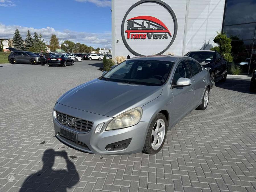 Pelēks Volvo V60 2011 Telšiai, ar dzinēja tilpumu 2.00 L un nobraukumu 257 tūkst. km par 3999 €, foto 1 vietnē AUTOMOTO.COM.LV