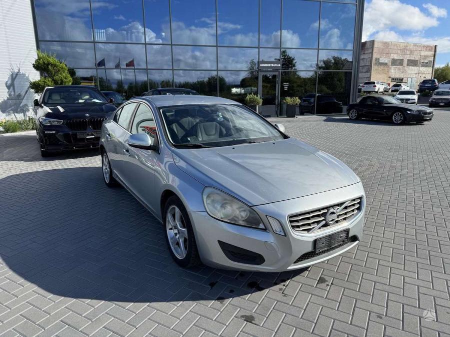 Pelēks Volvo V60 2011 Telšiai, ar dzinēja tilpumu 2.00 L un nobraukumu 257 tūkst. km par 3999 €, foto 10 vietnē AUTOMOTO.COM.LV
