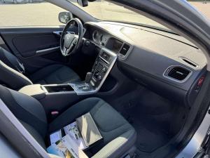 Pelēks Volvo V60 2011 Telšiai, ar dzinēja tilpumu 2.00 L un nobraukumu 257 tūkst. km par 3999 €, foto 16 vietnē AUTOMOTO.COM.LV
