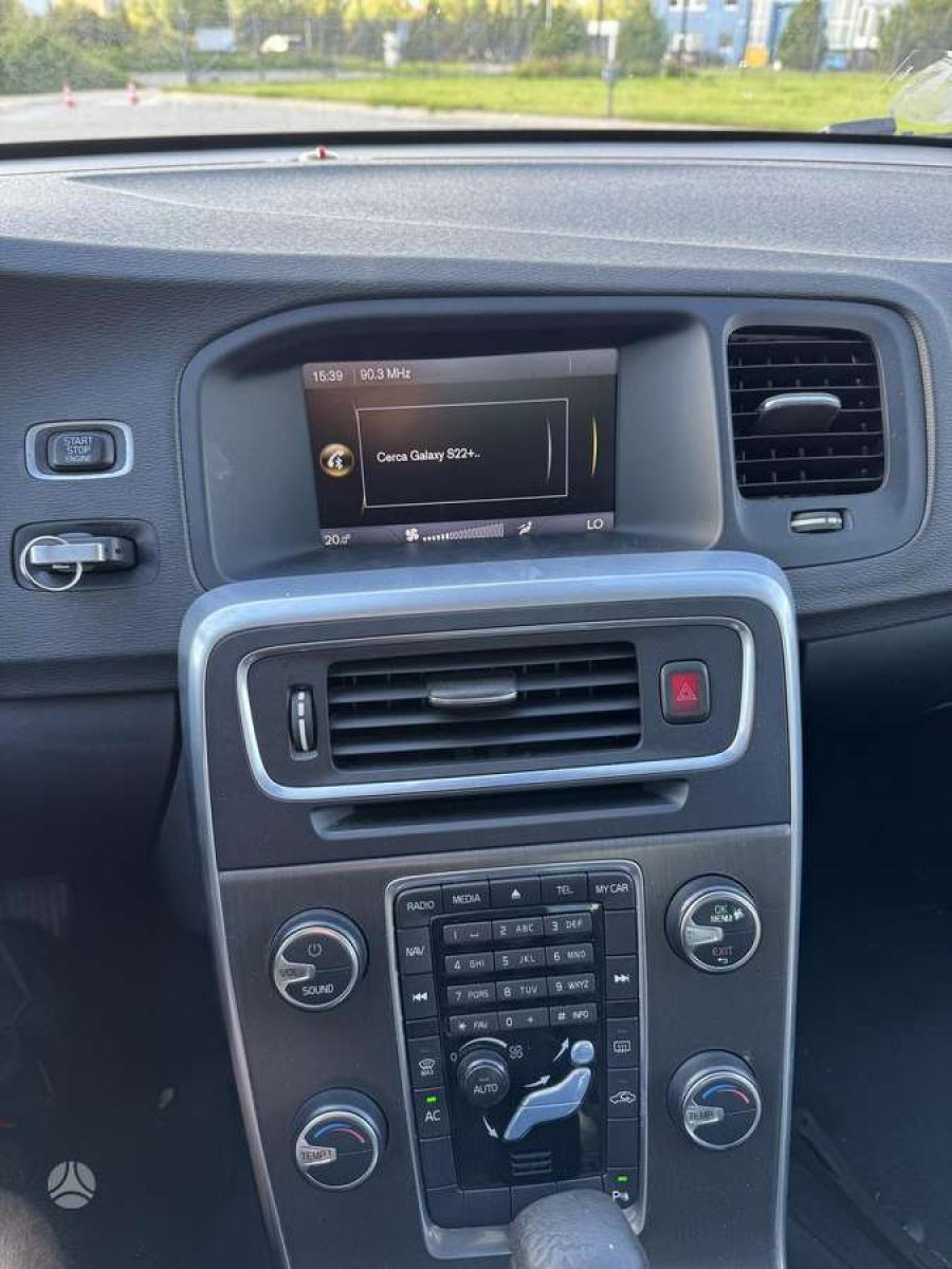 Pelēks Volvo V60 2011 Telšiai, ar dzinēja tilpumu 2.00 L un nobraukumu 257 tūkst. km par 3999 €, foto 20 vietnē AUTOMOTO.COM.LV