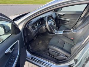 Pelēks Volvo V60 2011 Telšiai, ar dzinēja tilpumu 2.00 L un nobraukumu 257 tūkst. km par 3999 €, foto 13 vietnē AUTOMOTO.COM.LV