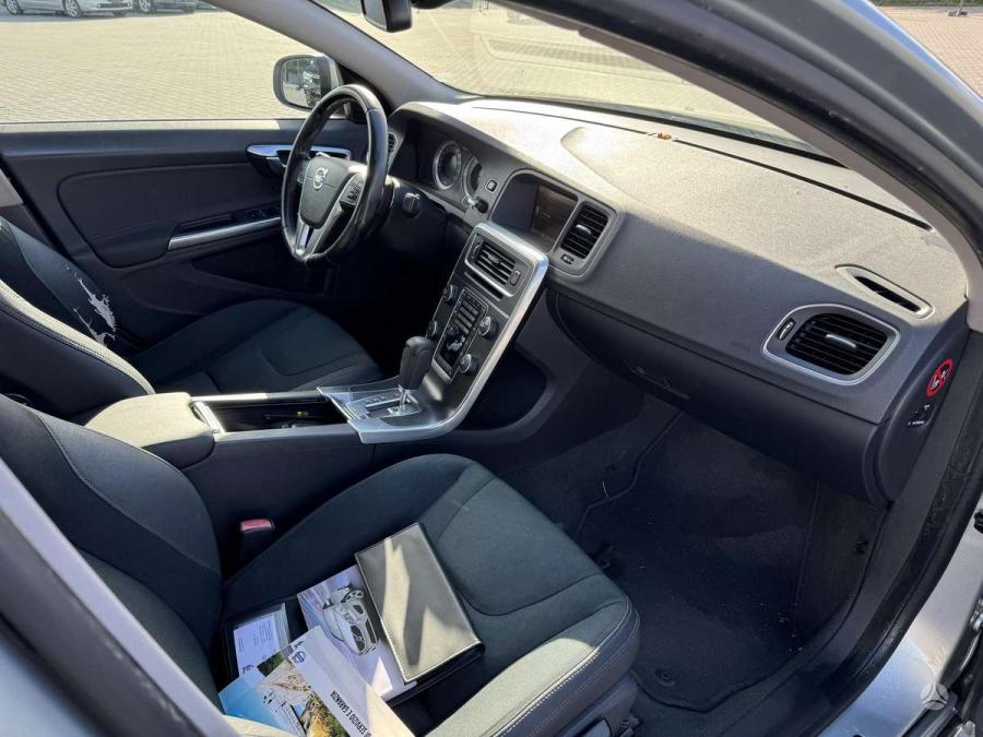 Pelēks Volvo V60 2011 Telšiai, ar dzinēja tilpumu 2.00 L un nobraukumu 257 tūkst. km par 3999 €, foto 16 vietnē AUTOMOTO.COM.LV