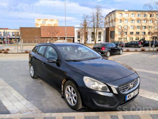 Volvo V60 2013 Rīga vietnē Pelēks Volvo V60 2013 Rīga, ar dzinēja tilpumu 1.60 L un nobraukumu 321 tūkst. km par 3700 €, foto 1 vietnē AUTOMOTO.COM.LV