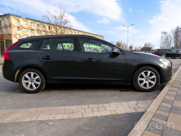 Volvo V60 2013 Rīga vietnē Pelēks Volvo V60 2013 Rīga, ar dzinēja tilpumu 1.60 L un nobraukumu 321 tūkst. km par 3700 €, foto 3 vietnē AUTOMOTO.COM.LV