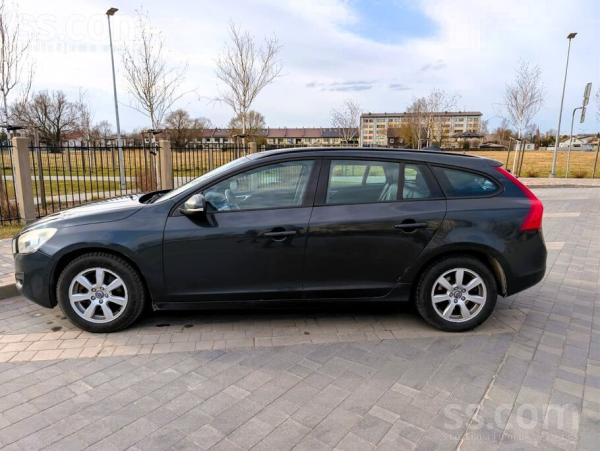 Volvo V60 2013 Rīga vietnē Pelēks Volvo V60 2013 Rīga, ar dzinēja tilpumu 1.60 L un nobraukumu 321 tūkst. km par 3700 €, foto 4 vietnē AUTOMOTO.COM.LV