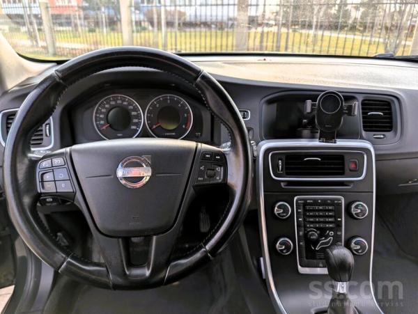 Volvo V60 2013 Rīga vietnē Pelēks Volvo V60 2013 Rīga, ar dzinēja tilpumu 1.60 L un nobraukumu 321 tūkst. km par 3700 €, foto 5 vietnē AUTOMOTO.COM.LV