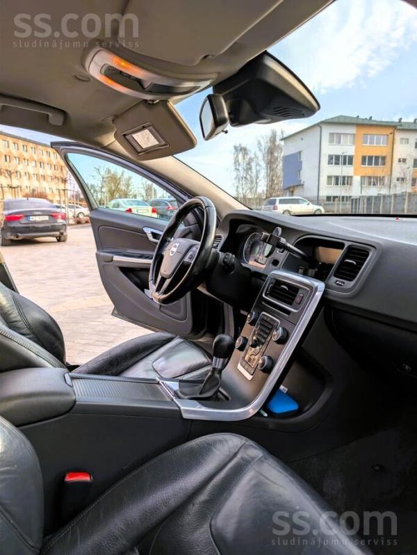 Volvo V60 2013 Rīga vietnē Pelēks Volvo V60 2013 Rīga, ar dzinēja tilpumu 1.60 L un nobraukumu 321 tūkst. km par 3700 €, foto 6 vietnē AUTOMOTO.COM.LV