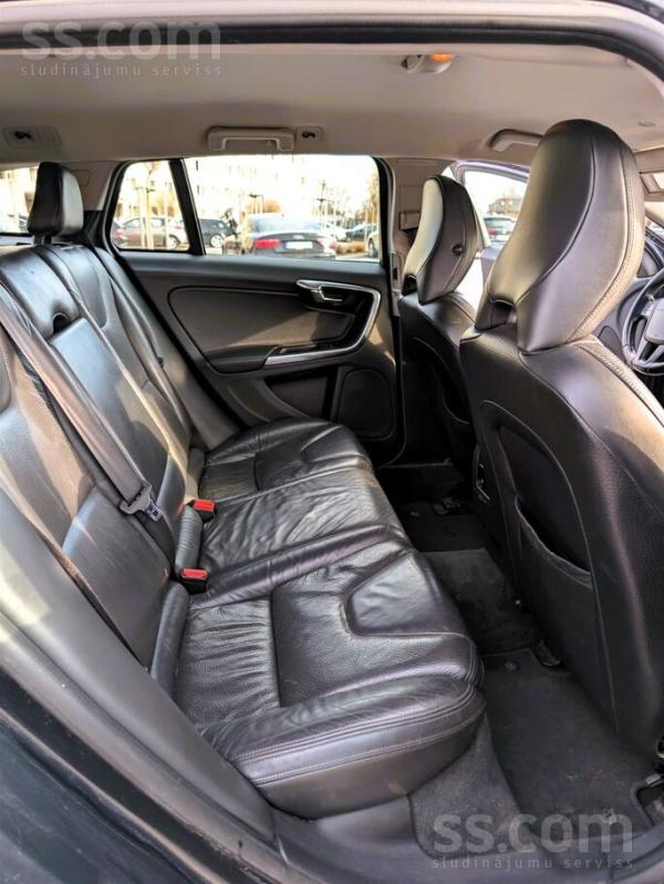 Volvo V60 2013 Rīga vietnē Pelēks Volvo V60 2013 Rīga, ar dzinēja tilpumu 1.60 L un nobraukumu 321 tūkst. km par 3700 €, foto 7 vietnē AUTOMOTO.COM.LV