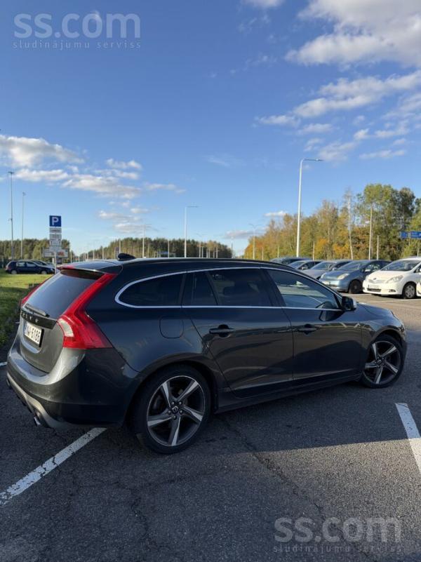 Pelēks Volvo V60 2013 Rīga, ar dzinēja tilpumu 2.00 L un nobraukumu 277 tūkst. km par 6850 €, foto 5 vietnē AUTOMOTO.COM.LV