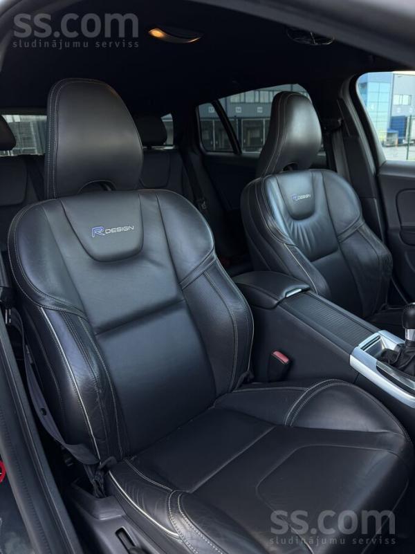 Pelēks Volvo V60 2013 Rīga, ar dzinēja tilpumu 2.00 L un nobraukumu 277 tūkst. km par 6850 €, foto 9 vietnē AUTOMOTO.COM.LV