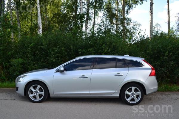 Pelēks Volvo V60 2010 Rīga, ar dzinēja tilpumu 2.00 L un nobraukumu 0 tūkst. km par 5700 €, foto 3 vietnē AUTOMOTO.COM.LV