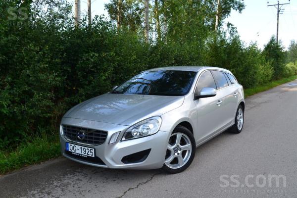 Pelēks Volvo V60 2010 Rīga, ar dzinēja tilpumu 2.00 L un nobraukumu 0 tūkst. km par 5700 €, foto 4 vietnē AUTOMOTO.COM.LV