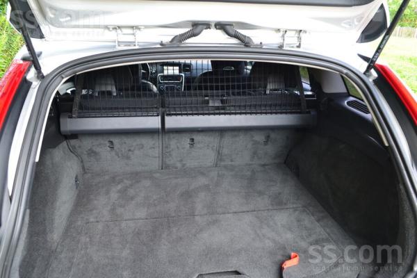 Pelēks Volvo V60 2010 Rīga, ar dzinēja tilpumu 2.00 L un nobraukumu 0 tūkst. km par 5700 €, foto 6 vietnē AUTOMOTO.COM.LV