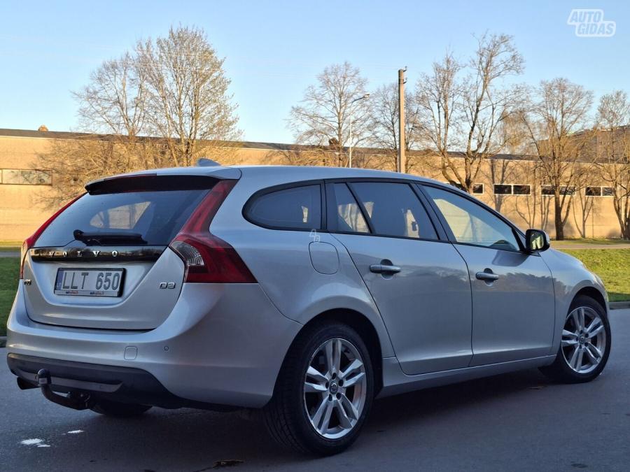 Grey Volvo V60 2010 in Silute, with an engine capacity of 2.00 L and mileage of 321 thousand km for 3999 €, photo 3 on AUTOMOTO.COM.LV