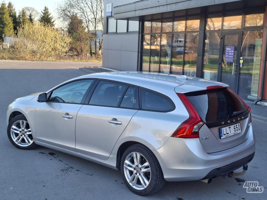 Grey Volvo V60 2010 in Silute, with an engine capacity of 2.00 L and mileage of 321 thousand km for 3999 €, photo 4 on AUTOMOTO.COM.LV