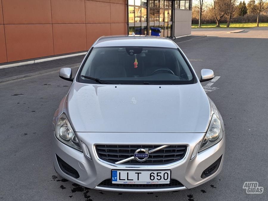 Grey Volvo V60 2010 in Silute, with an engine capacity of 2.00 L and mileage of 321 thousand km for 3999 €, photo 5 on AUTOMOTO.COM.LV