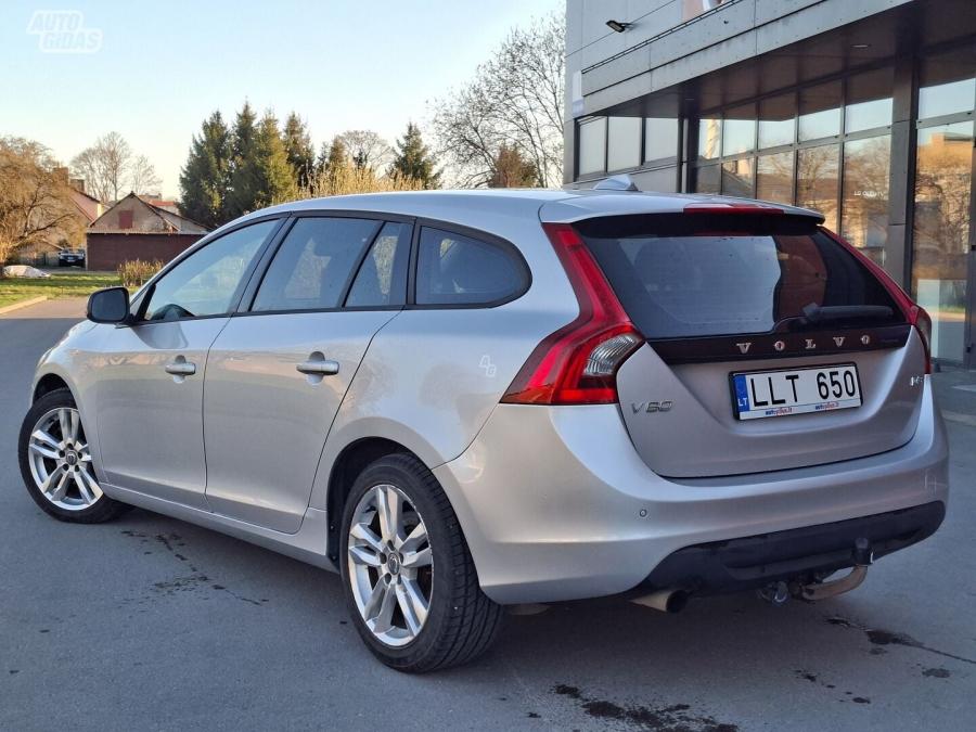 Grey Volvo V60 2010 in Silute, with an engine capacity of 2.00 L and mileage of 321 thousand km for 3999 €, photo 7 on AUTOMOTO.COM.LV
