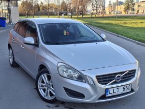 Grey Volvo V60 2010 in Silute, with an engine capacity of 2.00 L and mileage of 321 thousand km for 3999 €, photo 8 on AUTOMOTO.COM.LV
