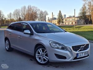 Grey Volvo V60 2010 in Silute, with an engine capacity of 2.00 L and mileage of 321 thousand km for 3999 €, photo 9 on AUTOMOTO.COM.LV