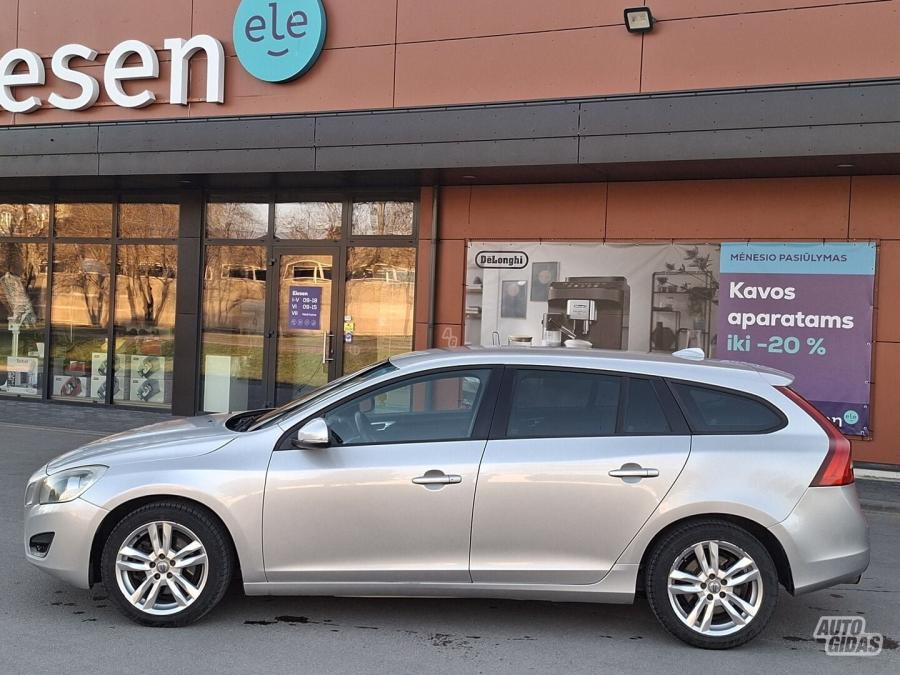 Grey Volvo V60 2010 in Silute, with an engine capacity of 2.00 L and mileage of 321 thousand km for 3999 €, photo 10 on AUTOMOTO.COM.LV