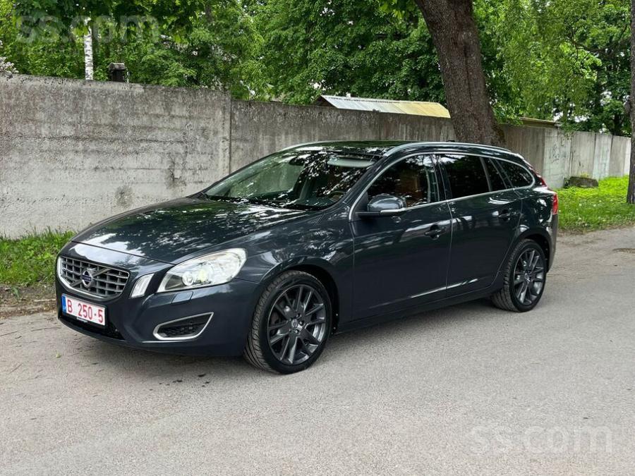 Grey Volvo V60 2010 in Riga, with an engine capacity of 2.00 L and mileage of 0 thousand km for 4199 €, photo 1 on AUTOMOTO.COM.LV
