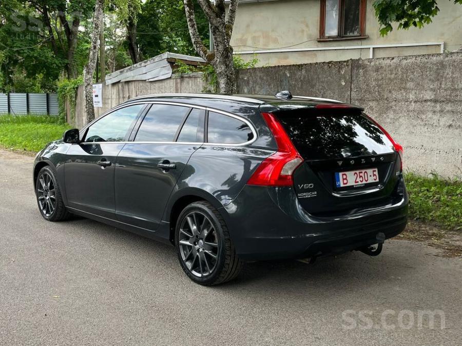 Grey Volvo V60 2010 in Riga, with an engine capacity of 2.00 L and mileage of 0 thousand km for 4199 €, photo 4 on AUTOMOTO.COM.LV