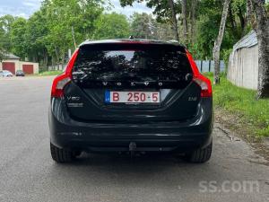 Grey Volvo V60 2010 in Riga, with an engine capacity of 2.00 L and mileage of 0 thousand km for 4199 €, photo 5 on AUTOMOTO.COM.LV