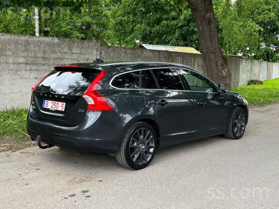 Grey Volvo V60 2010 in Riga, with an engine capacity of 2.00 L and mileage of 0 thousand km for 4199 €, photo 6 on AUTOMOTO.COM.LV