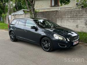 Grey Volvo V60 2010 in Riga, with an engine capacity of 2.00 L and mileage of 0 thousand km for 4199 €, photo 8 on AUTOMOTO.COM.LV