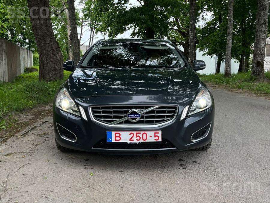 Grey Volvo V60 2010 in Riga, with an engine capacity of 2.00 L and mileage of 0 thousand km for 4199 €, photo 9 on AUTOMOTO.COM.LV