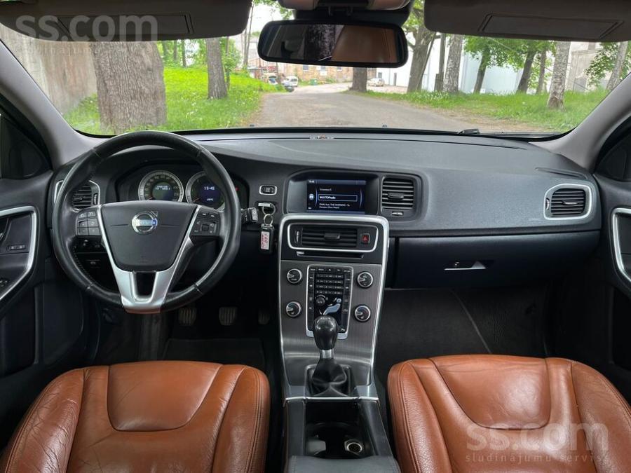 Grey Volvo V60 2010 in Riga, with an engine capacity of 2.00 L and mileage of 0 thousand km for 4199 €, photo 12 on AUTOMOTO.COM.LV