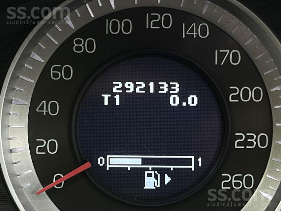 Grey Volvo V60 2010 in Riga, with an engine capacity of 2.00 L and mileage of 0 thousand km for 4199 €, photo 15 on AUTOMOTO.COM.LV