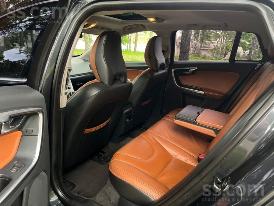 Grey Volvo V60 2010 in Riga, with an engine capacity of 2.00 L and mileage of 0 thousand km for 4199 €, photo 25 on AUTOMOTO.COM.LV
