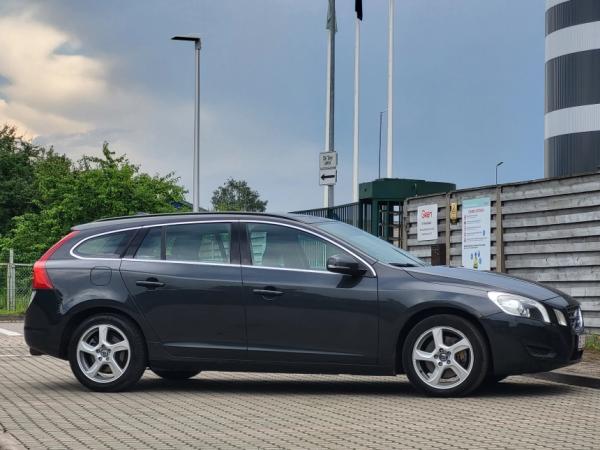 Grey Volvo V60 2010 in Riga, with an engine capacity of 2.00 L and mileage of 252 thousand km for 6490 €, photo 7 on AUTOMOTO.COM.LV