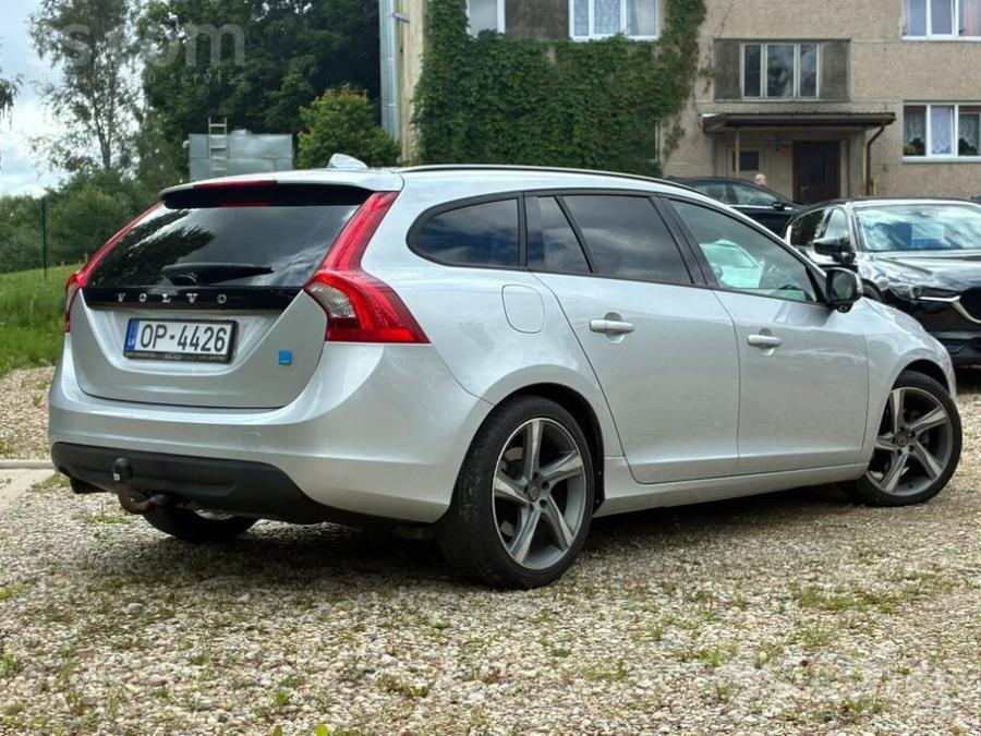 Grey Volvo V60 2010 in Kuldiga, with an engine capacity of 2.00 L and mileage of 302 thousand km for 6390 €, photo 4 on AUTOMOTO.COM.LV