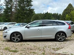 Grey Volvo V60 2010 in Kuldiga, with an engine capacity of 2.00 L and mileage of 302 thousand km for 6390 €, photo 7 on AUTOMOTO.COM.LV